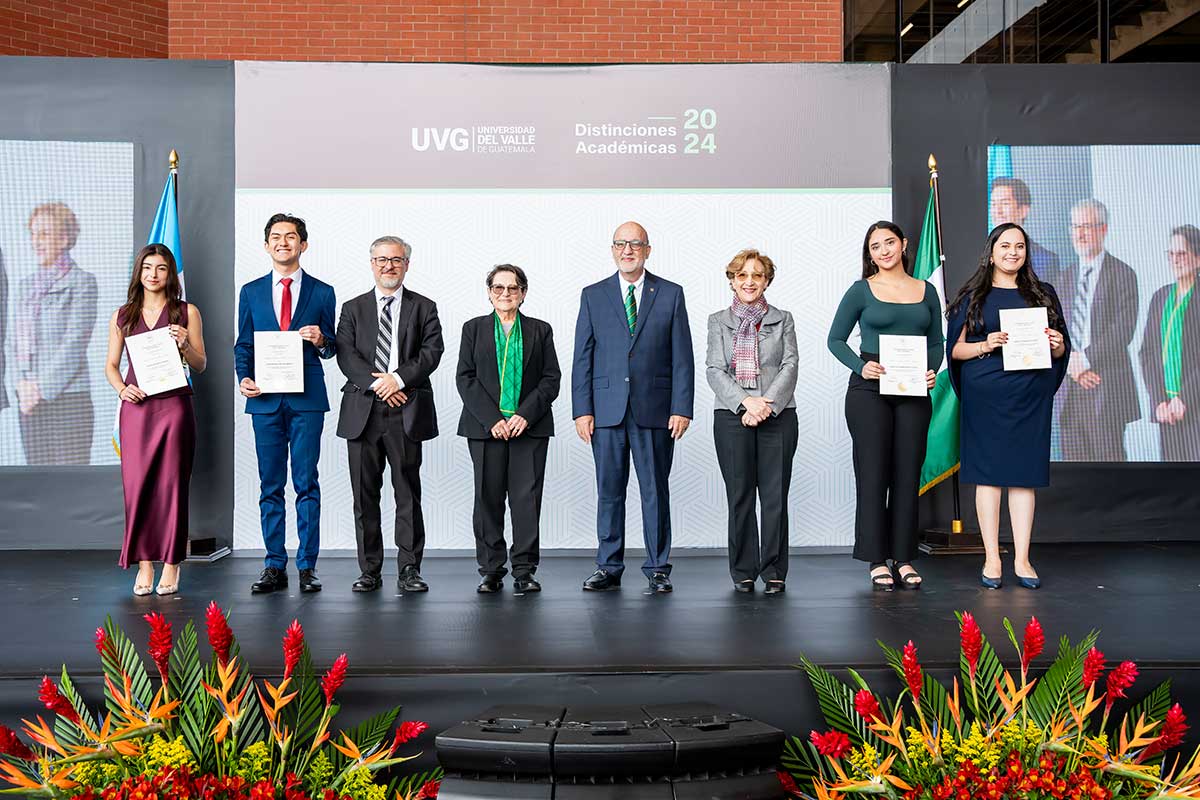 Reconocemos la excelencia en la ceremonia de Distinciones Académicas 2024 | Actualidad UVG